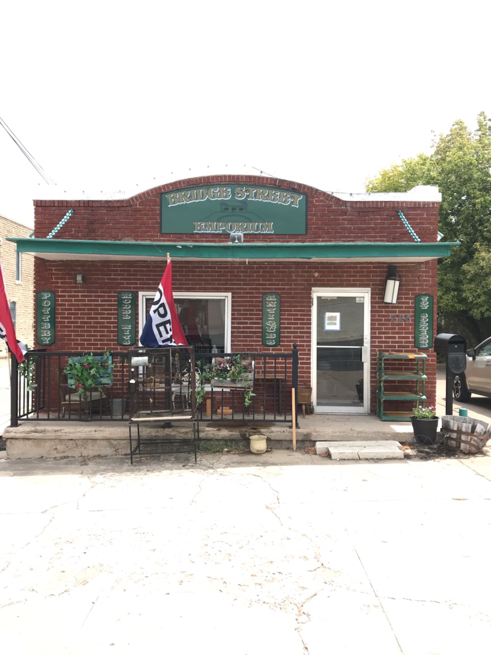 Blue Ridge Signs | Bridge Street Emporium - Blue Ridge Signs